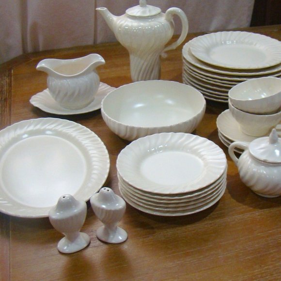 Franciscan | Dining | Vintage 94s White Franciscan Coronado Dinnerware ...